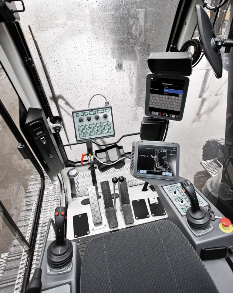 Crane operating challenge by Liebherr